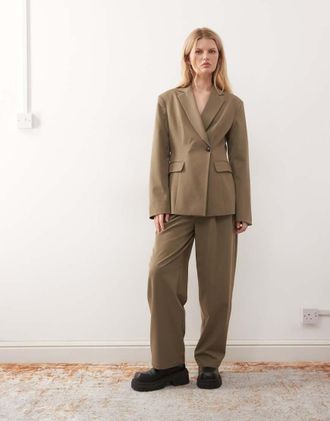 Reclaimed Vintage Pantalon densemble large et pliss&eacute; - Kaki-Vert