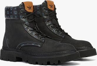 MCM Knöchelhohe Stiefel aus Nubukleder mit Monogramm-Print