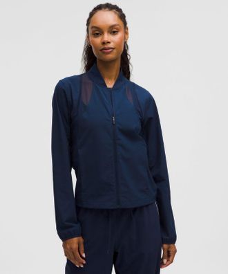 lululemon Tennisjacke mit -Ventilation für Frauen - Größe 2XS in Club Blue