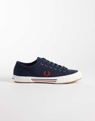Fred Perry B708 Tennis - Baskets en toile &agrave; logo vintage - Bleu marine