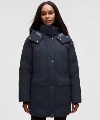 lululemon Wasserdichter Daunenparka mit F&uuml;llkraft 600 f&uuml;r Frauen - Gr&ouml;&szlig;e XL in True Navy