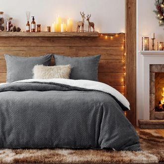 Bedsure Flauschige Bettw&auml;sche 200x200 Dunkelgrau - Winter Bettbezug Fleece mit 2 Kissenbez&uuml;ge 80x80 cm, Warme Bettw&auml;sche-Sets mit Rei&szlig;verschluss, Kuschel Waff