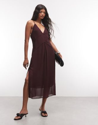 AllSaints Fawn Cami-Midikleid aus Chiffon mit V-Ausschnitt und Lagen in Oxbloodrot