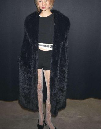 Stradivarius Manteau long en fausse fourrure - Noir