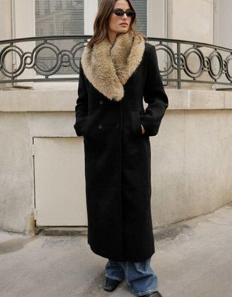 NA-KD manteau crois&eacute; &agrave; d&eacute;tail en faux-fur noir