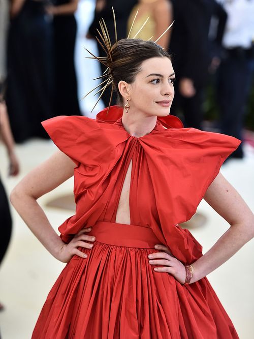 Anne Hathaway gala met 2018