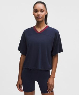 lululemon Jersey Training V-Neck T-Shirt f&uuml;r Frauen - Gr&ouml;&szlig;e XL in True Navy/Burgundy Bay