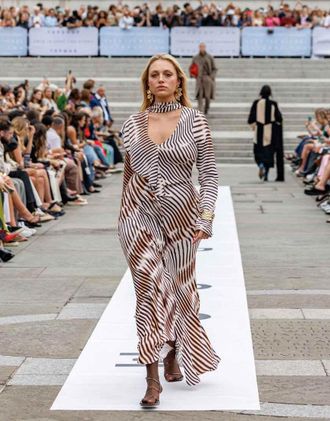 Topshop Robe longue à rayures abstraites avec volants, manches longues et détail foulard croisé-Multicolore