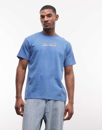 Alma de Ace Alma de Ace - Athletic Supply Co. - T-Shirt in verwaschenem Blau mit Logo