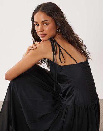 Abercrombie & Fitch robe longue fluide &agrave; d&eacute;collet&eacute; plongeant noire