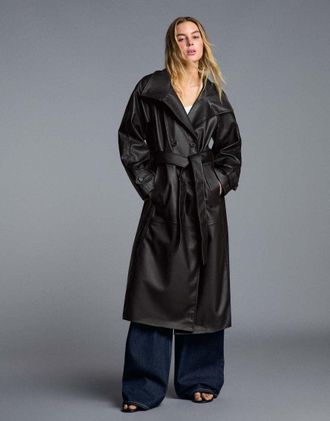 Bershka trench-coat long effet cuir avec ceinture noir