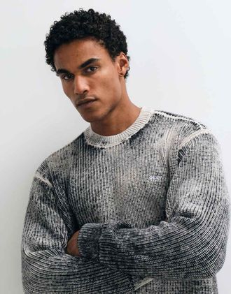 Obey Pullover mit Sprayeffekt und Rundhalsausschnitt in Grau-Multicolor