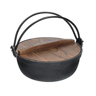 KitchenCraft World of Flavours Japanischer Kochtopf mit Holzdeckel, Gusseisen, Hot Pot, Sukiyaki, 1,5 L, Schwarz
