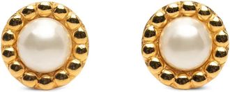 Chanel boucles doreilles en plaqué or à perles artificielles (1970-1980)