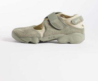 Nike Air Rift Sneaker aus Wildleder in Khaki-Gr&uuml;n