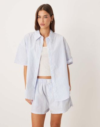 Calvin Klein Chemise d&eacute;contract&eacute;e ray&eacute; en popeline - P&ecirc;che-Bleu