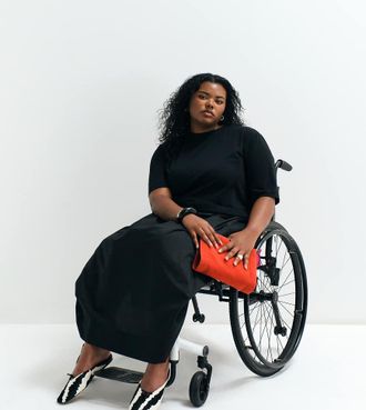Asos Curve ASOS ADAPTIVE Curve Jersey-Hybrid-T-Shirt-Midikleid in Schwarz