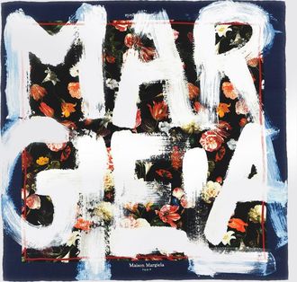 Maison Margiela Quadratischer Seidenschal mit Blumen- und Logodruck
