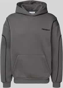 Review Hoodie mit Logo und K&auml;nguru-Tasche