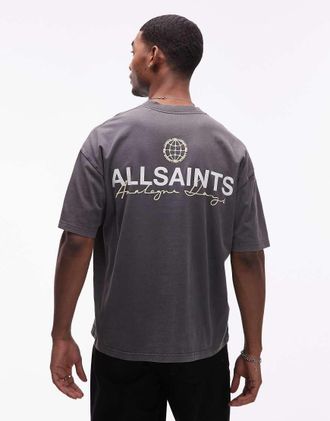 AllSaints T-Shirt in verwaschenem Schwarz mit Emblem-Logo und R&uuml;ckenprint