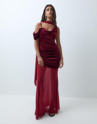 Asos Maxikleid mit Fischschwanz, Raffung, Samt-Mesh-Mix und Schal-Detail in Burgunderrot