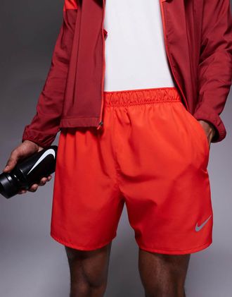 Nike Challenger - Short 5 pouces en tissu Dri-FIT - Rouge