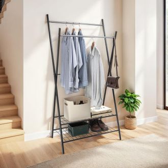 IDIMEX Garderobenständer Ruby mit Schuhablage, Chrom/schwarz - Kleiderständer aus Metall, Standgarderobe mit 2 Ablagen, Flurgarderobe modern, offener Kleider