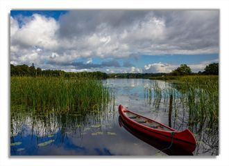 Wallario selbstklebendes Poster - Rotes Kanu am See, Aufkleber in Premiumqualität, Klebefolie Größe: 70 x 100 cm (Riesenposter)