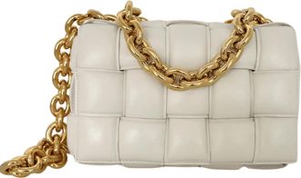 Bottega Veneta Hobo Bags - Bottega Veneta Padded Chain Cassette Crossbody Bag - Gr. unisize - in Wei&szlig; - f&uuml;r Damen