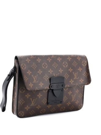 Louis Vuitton pochette S Lock A4 monogramm&eacute;e en toile Macassar avec bride poignet - Noir