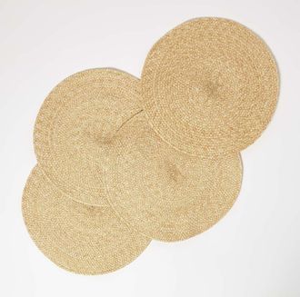 Homescapes 4er-Set Tischsets Gold 40cm, Platzsets rund geflochten, Platzmatten Outdoor/Indoor aus Recycling-Polyester