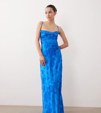 Hope & Ivy Petite Camisole-Maxikleid aus Satin in Blau mit Blumenmuster