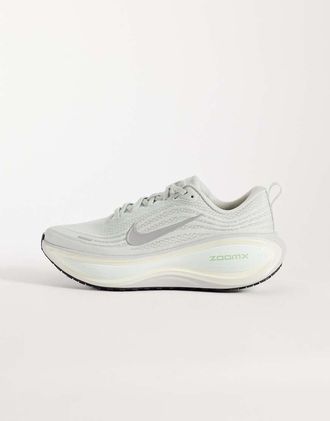 Nike Vomero Plus - Baskets - Kaki clair-Vert