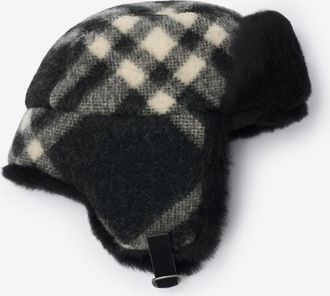 Burberry Chapka en laine &agrave; carreaux, Size: S