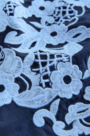 Laura Ashley Langarmbluse Laura Ashley Bestickte, lang&auml;rmelige Bluse (1-tlg)