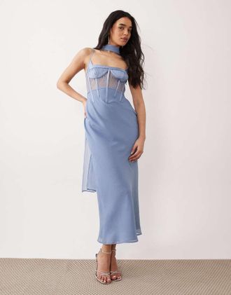 Asos Robe caraco mi-longue en satin et dentelle avec d&eacute;tail foulard - Bleu clair