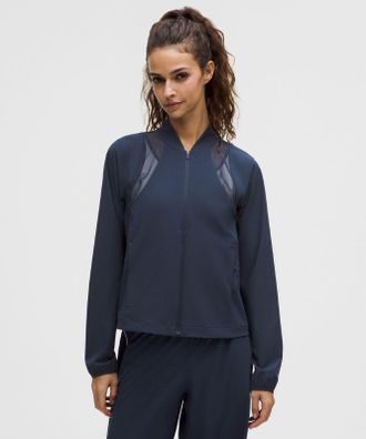 lululemon Tennisjacke mit -Ventilation f&uuml;r Frauen - Gr&ouml;&szlig;e 2XS in Club Blue