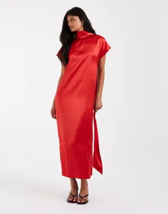 Asos Satin-Maxikleid mit hohem Kragen und Schal in Rot