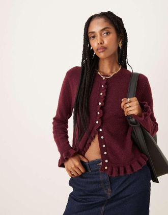 Glamorous Knapp geschnittene Strickjacke in Burgunderrot mit Knopfleiste und R&uuml;schen