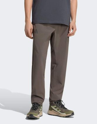 adidas Terrex Multi Essentials Stretch-Hose in Shadow Olive-Gr&uuml;n
