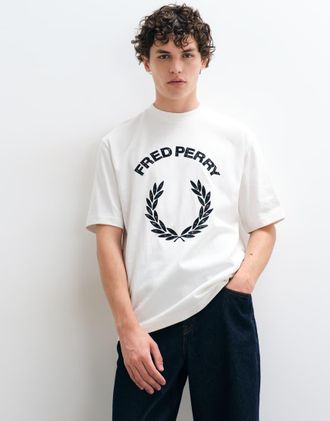 Fred Perry T-Shirt mit Tartan-Logo-Applikation in Wei&szlig;
