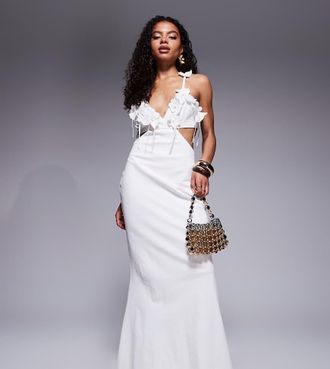 Asos Petite ASOS DESIGN Petite - Robe longue en lin mélangé à découpes et ornements en crochet sur la poitrine - Ivoire-Blanc
