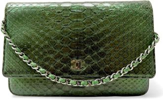 Chanel Clutches - CHANEL WALLET ON CHAIN LIMITIERTE AUFLAGE AUS PYTH - Gr. unisize - in Gr&uuml;n - f&uuml;r Damen