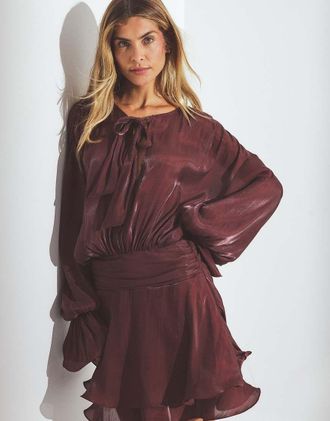 NA-KD Shpresa - Robe courte &agrave; volants et taille fronc&eacute;e - Bordeaux-Rouge