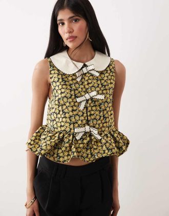 Sister Jane Sister Jane - Olive - Blouse sans manches en jacquard fleuri avec col &agrave; basque - Jaune-multicolore