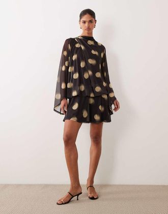 Asos Robe courte blousante effet drap&eacute; en tulle imprim&eacute; pois-Noir