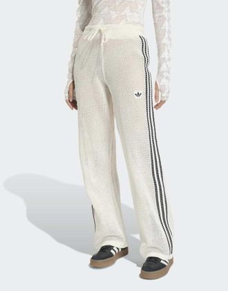 adidas Originals Firebird - Pantalon de surv&ecirc;tement en maille crochet&eacute;e - Blanc cass&eacute;