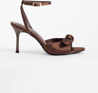 Simmi London SIMMI London - Tiarra - Sandales &agrave; talon satin&eacute;es avec d&eacute;tail noeud - Chocolat-Marron