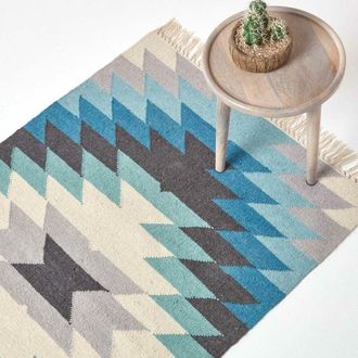 Homescapes Homescapes - Handgewebter Kelim-Teppich Helsinki aus Wolle und Baumwolle mit blauem geometrischem Muster, 120 x 170 cm