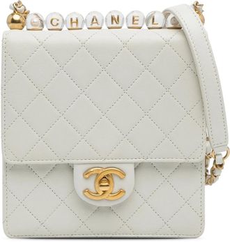 Chanel Hobo Bags - Small Chic Pearls Flap - Gr. unisize - in Wei&szlig; - f&uuml;r Damen